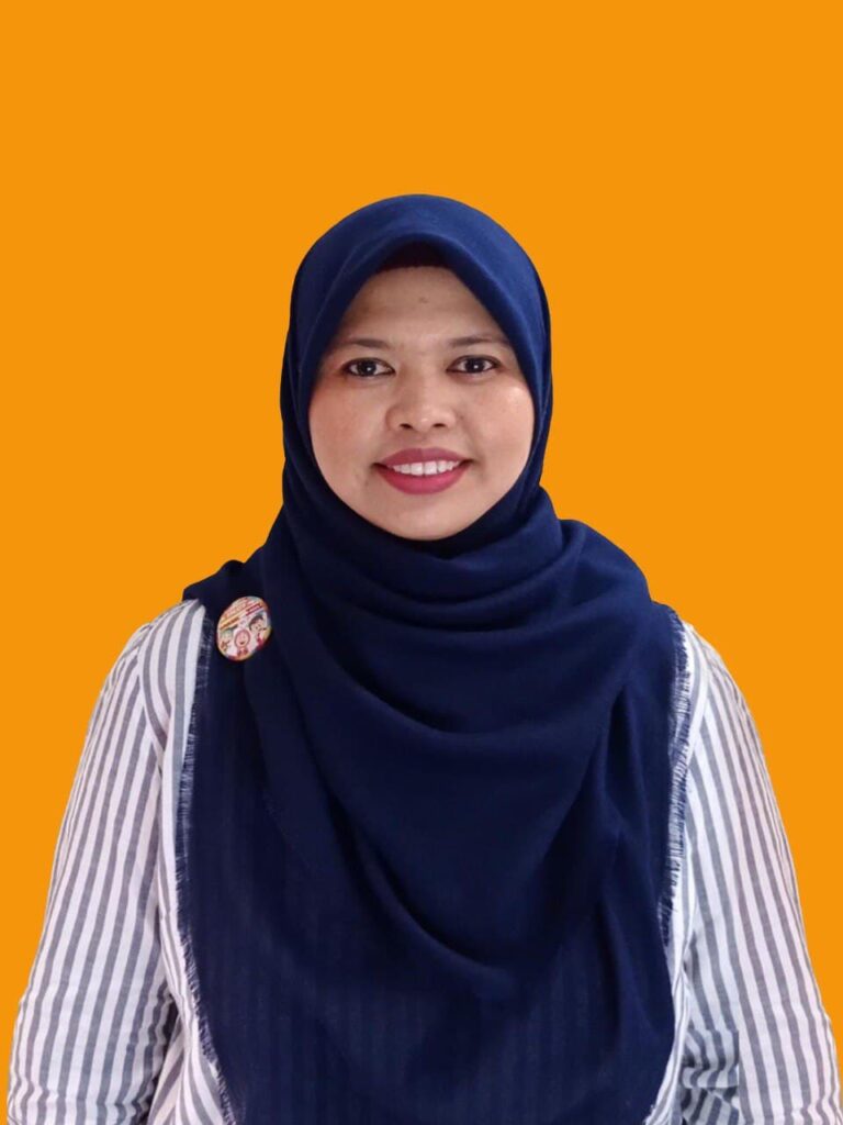Devi Arifiani Azhar - Familia Kreativa